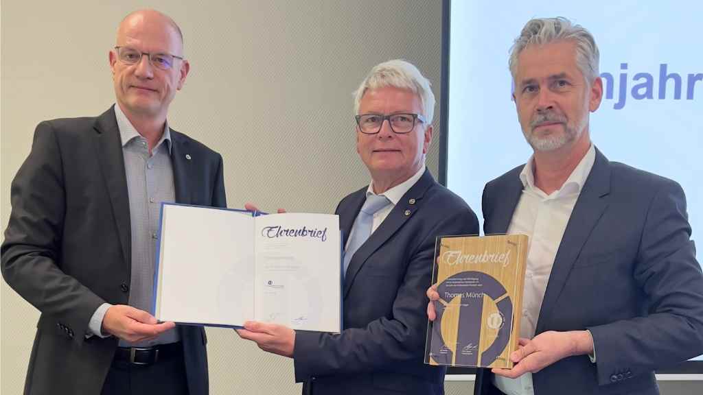 Thomas Münch bei Delegiertenversammlung ausgezeichnet - Verlag ...